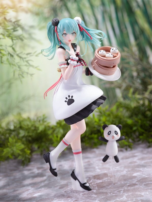 Hatsune Miku Panda Bun Figure